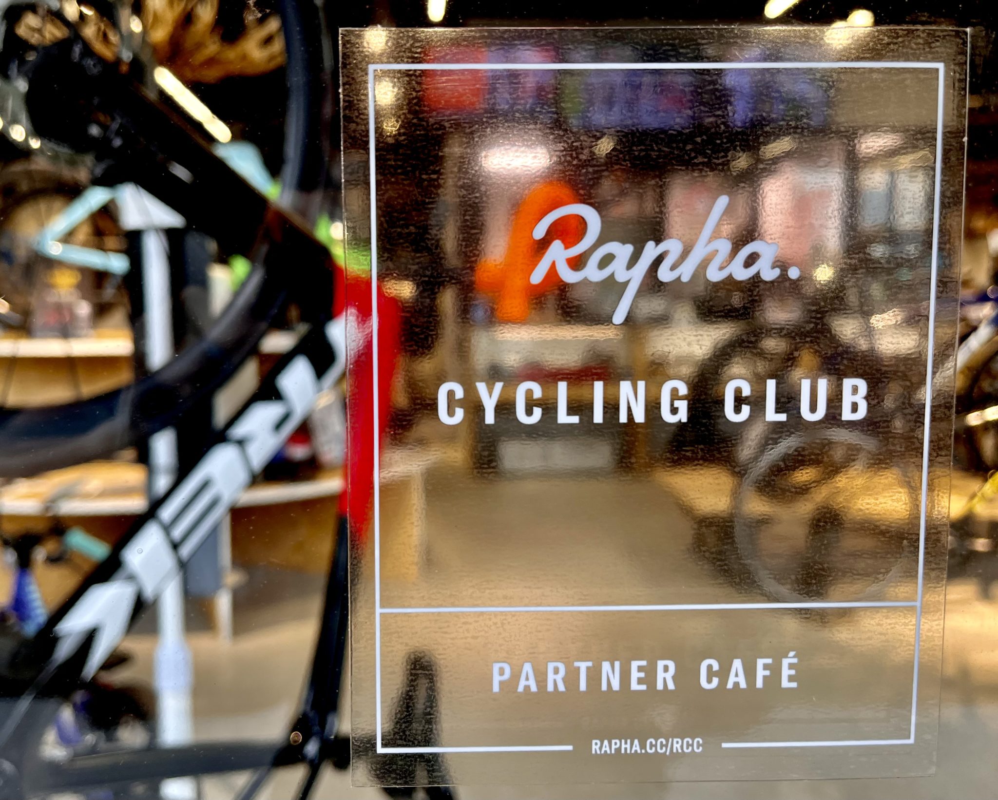 RAPHA CYCLING CLUB PARTNER CAFÉ(ラファ サイクリングクラブ パートナーカフェ) | 兵庫西宮・尼崎・伊丹「ロードバイク、クロスバイクのトレック専門店」アースバイクス